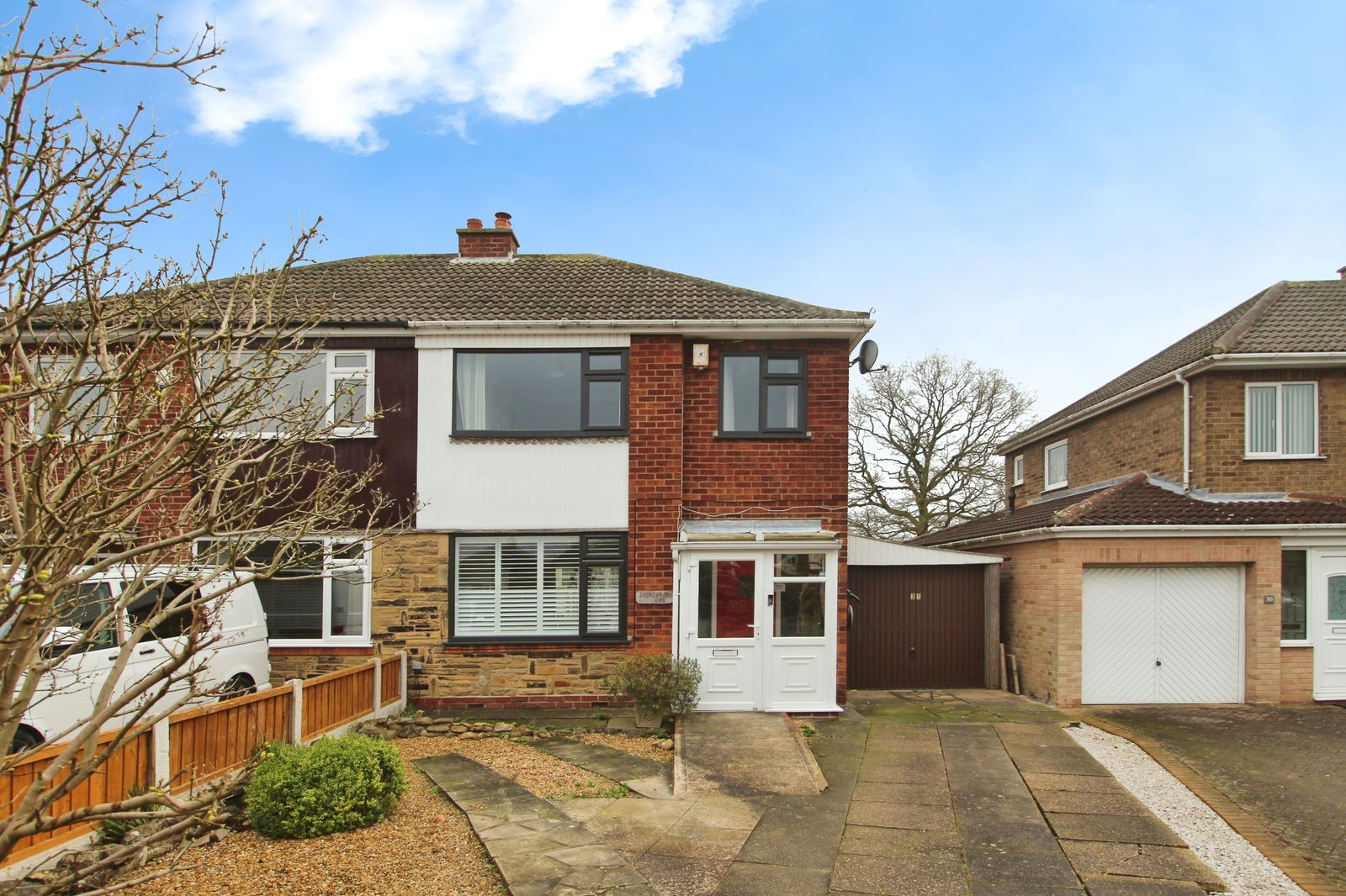 Meadow Croft Brayton Yo8 9ej £250 000 Amie Brooks